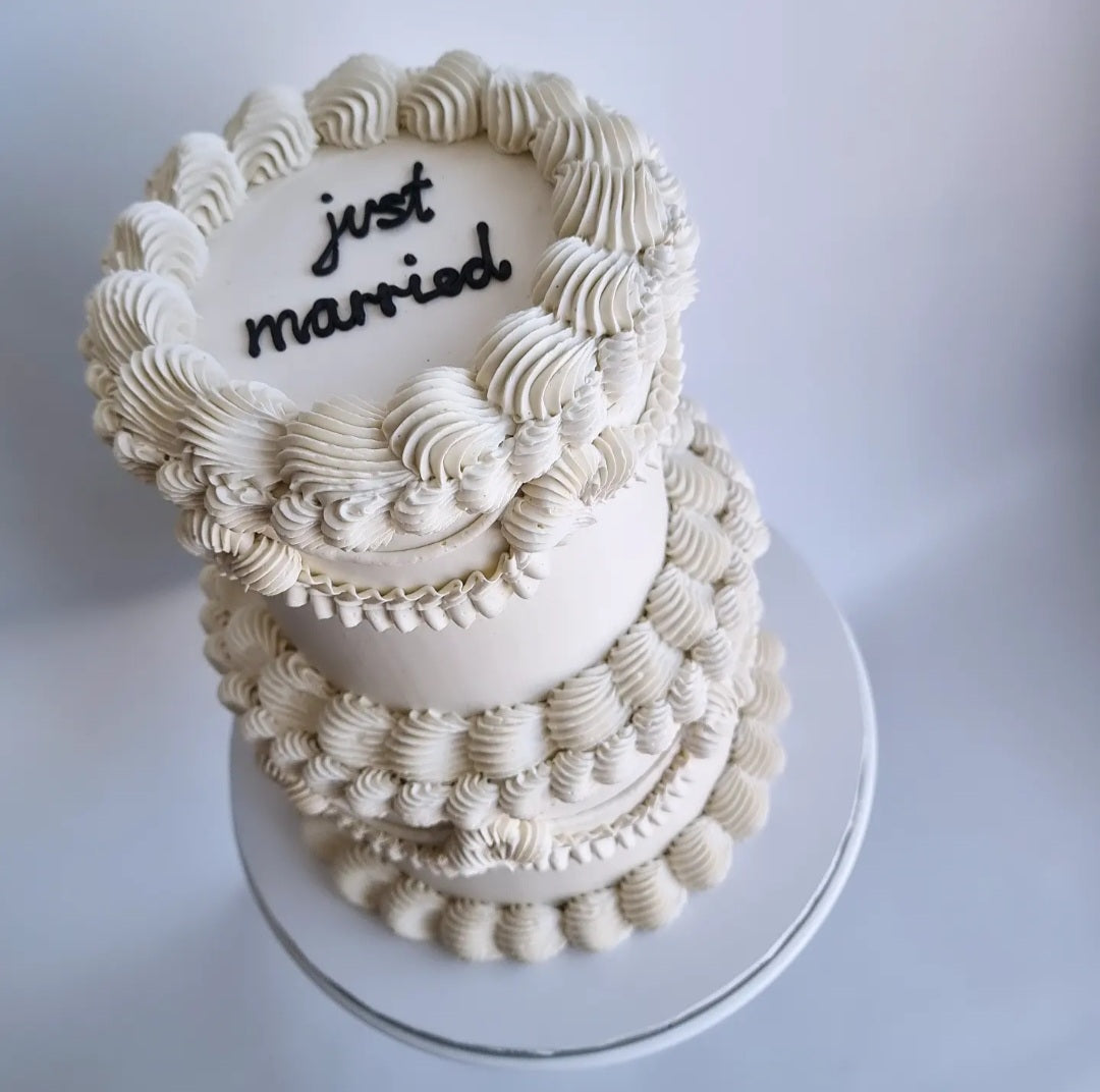 Simple Frill | Adelaide Custom Wedding Cakes The Bake Space